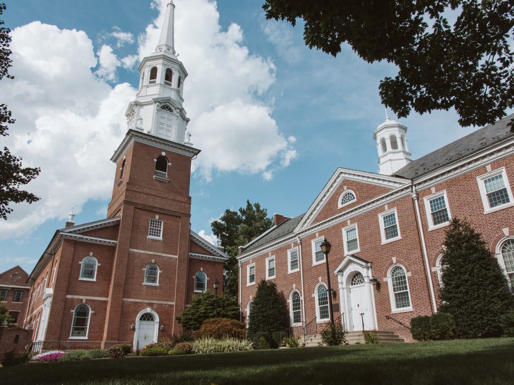 Holy Trinity Lutheran Church – Breaking Barriers, Building Community.