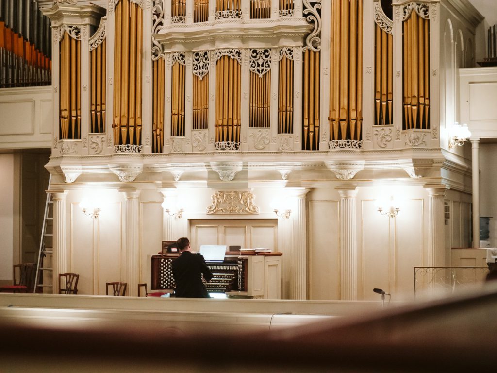 Holy Trinity Lutheran Church – Breaking Barriers, Building Community.